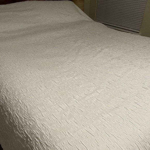 Hampton Robert Allen | Bedding | Hampton Robert Allen Duvet Quilt White Jacquard Bedspread ...